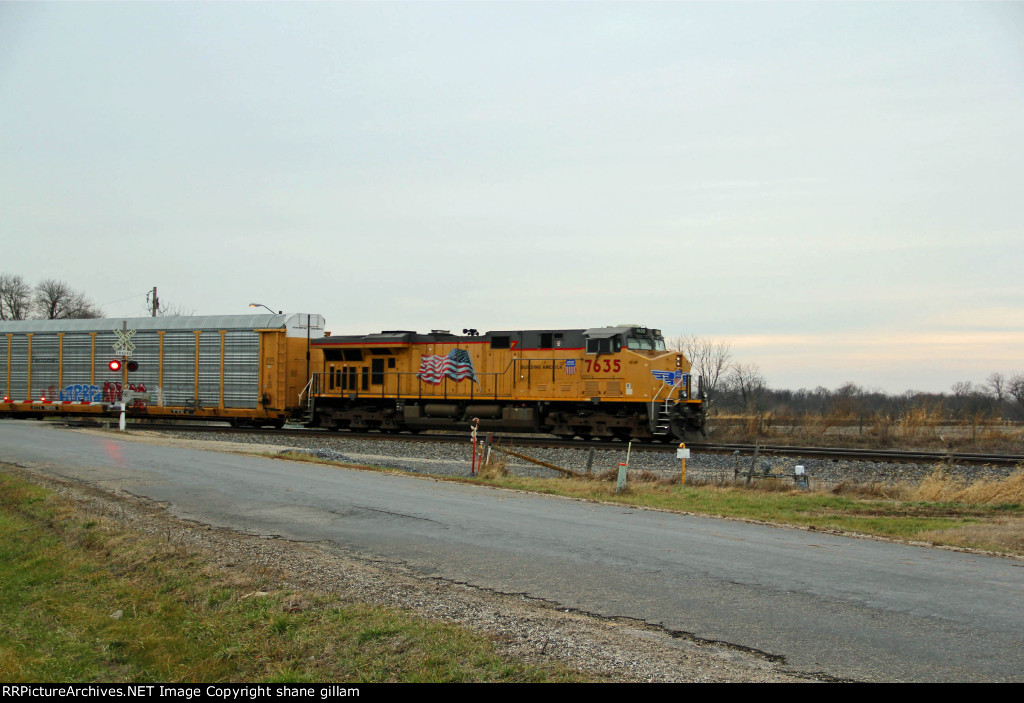 UP 7635 runs dpu on a auto train.